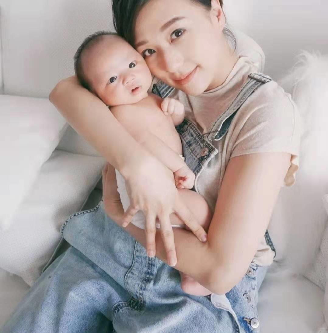 Former TVB beauty anchor Lin Yanling's husband was posted on the street ...