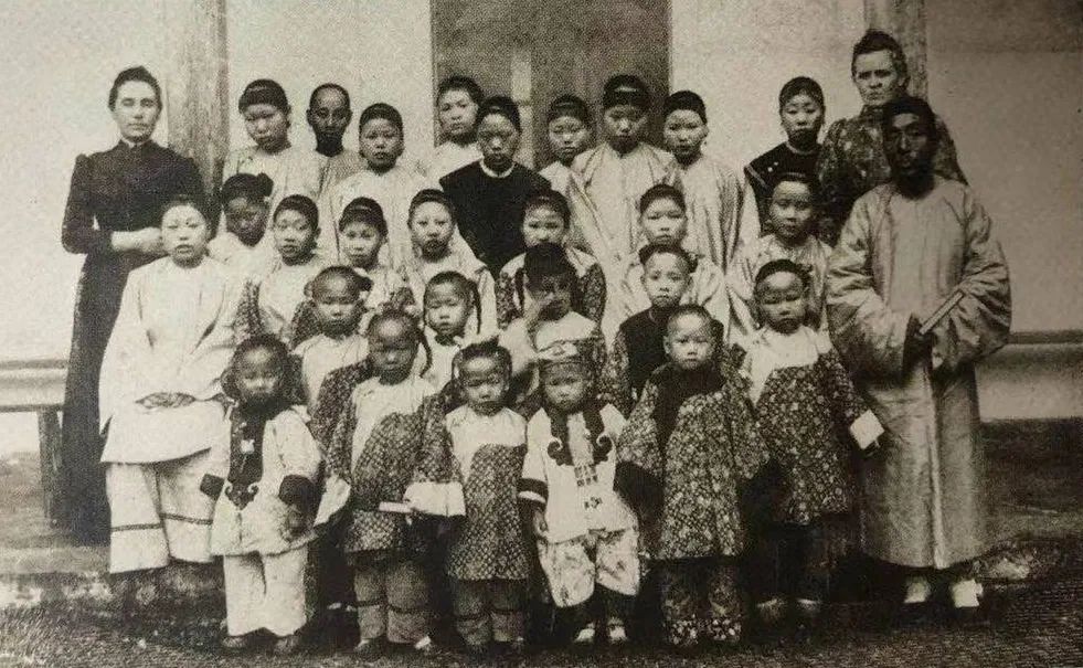 They were the first girls to study abroad in Wenzhou - iNEWS