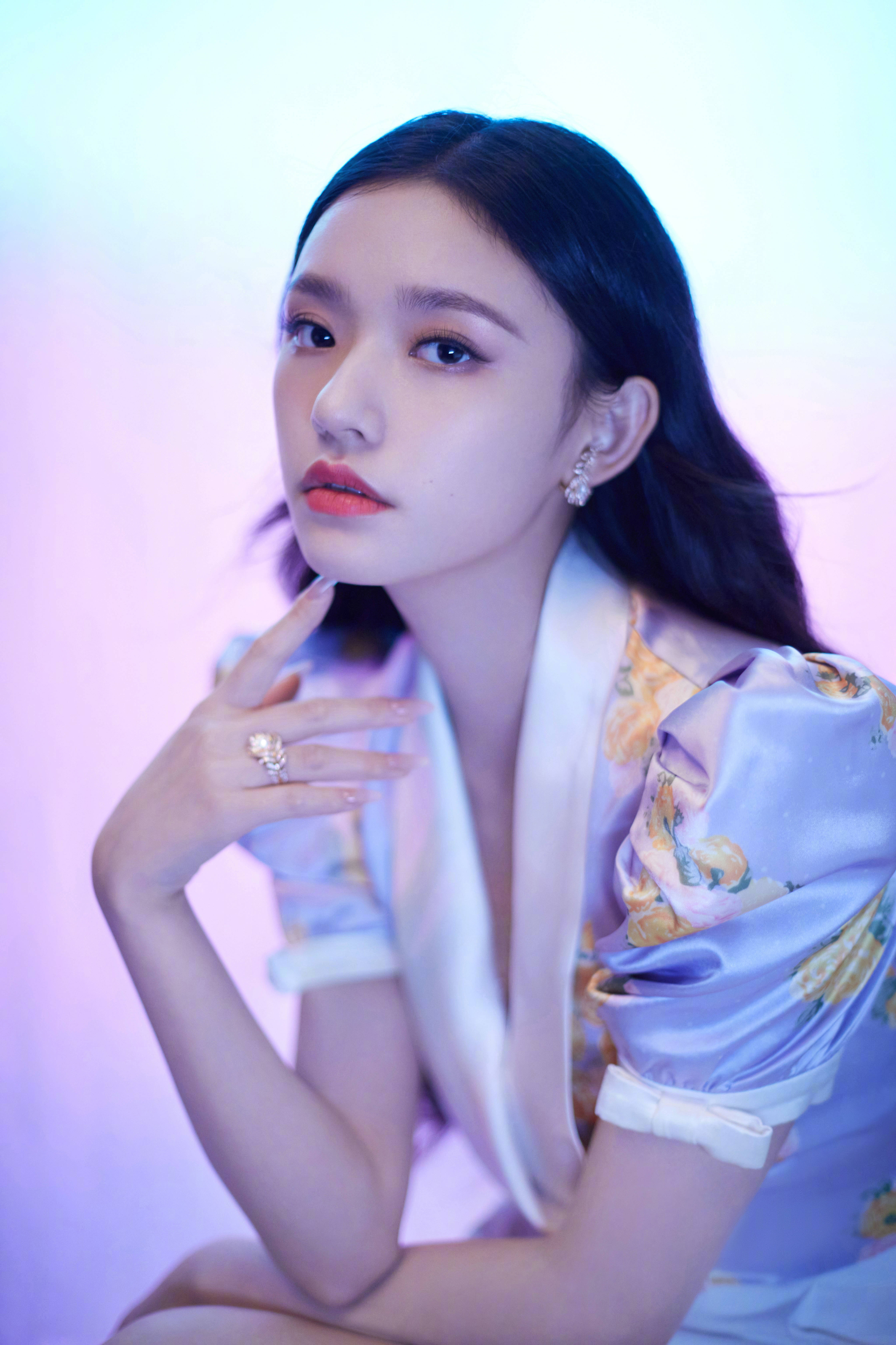 Lin Yun is a pretty gentle girl in a purple palace-style jacket, full of temperament - iMedia