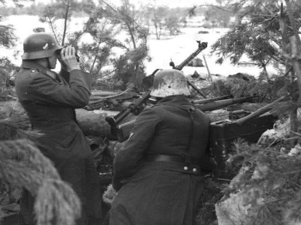 German Roaring Fire: The Sin of MG15 Machine Gun, the two versions have ...