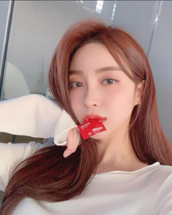 Korean pure female model, with good looks and good figure, debuted with ...