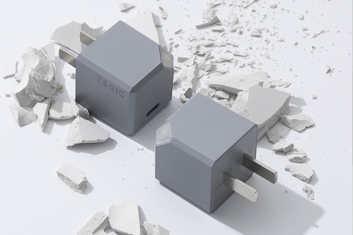 TEGIC launched a hard-core design mini charger, GaN solution 30W output, feeding iPhone13 - iNEWS