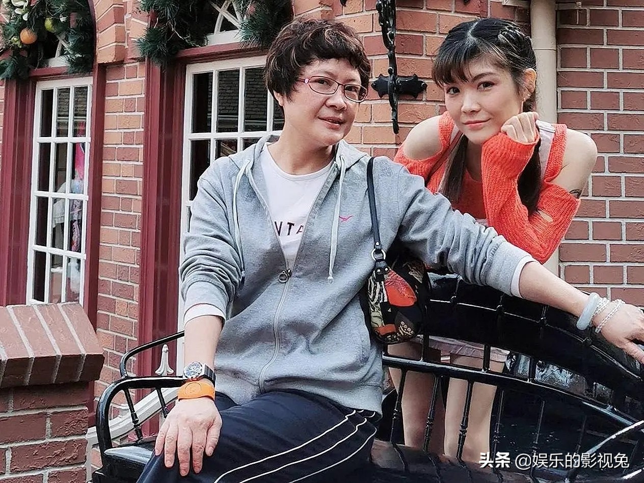 "Su Miaochan" daughter Su Qiuyan broadcast live, teasing her father "Kang Qiguang" is ranked ...