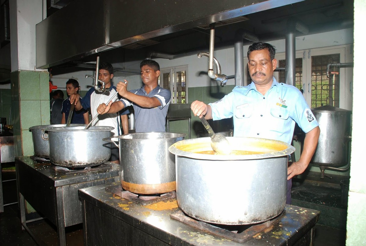Indians are generally vegetarian. Why are Indian soldiers still so fat ...