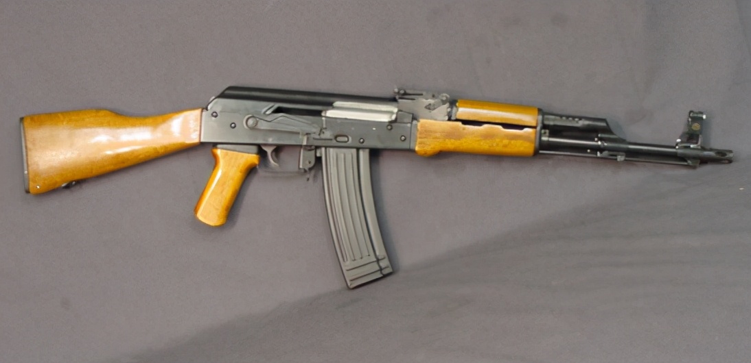 Fired 5.56 AK, Type 84 assault rifle of China North Industries - iNEWS