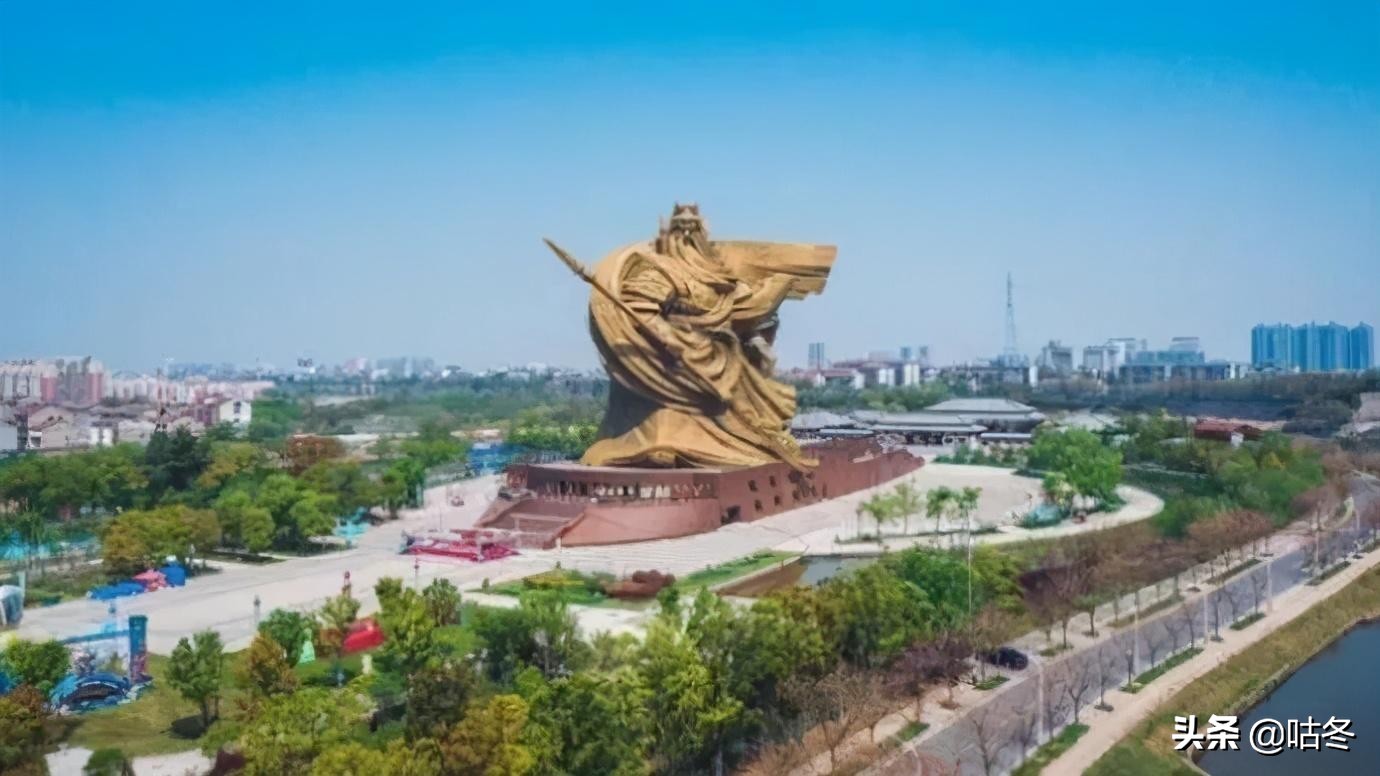 The giant Guan Gong statue in Jingzhou, which cost 170 million to build ...