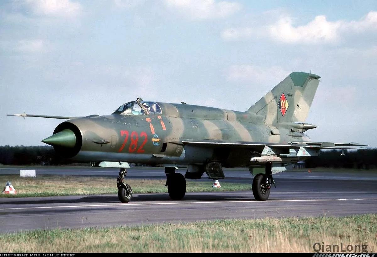 Introduction to the classic fighter: MiG 22 - iMedia