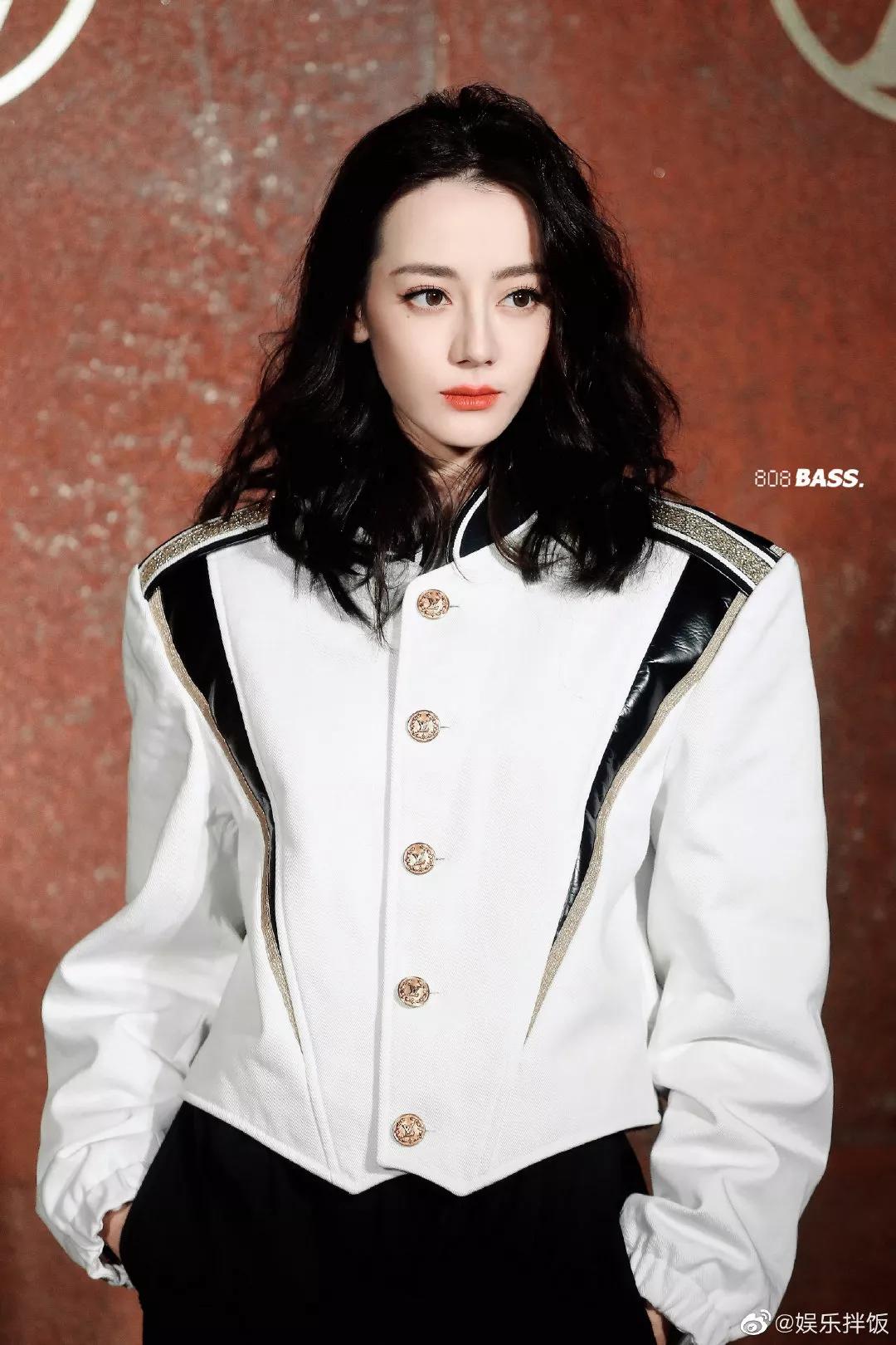 Dilraba Prince Charming costume!Shuai exploded!Sister i can - iNEWS