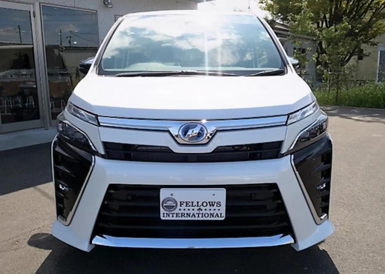 10 million buy "Elfa"? Toyota Voxy is unveiled in real cars, and looks ...