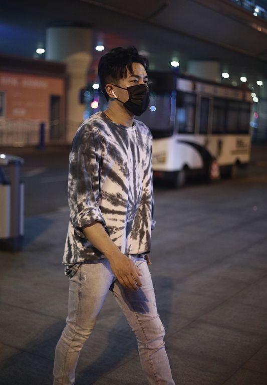 Hawick Lau is fat "uncle" and he has a heavy temperament in a T-shirt ...