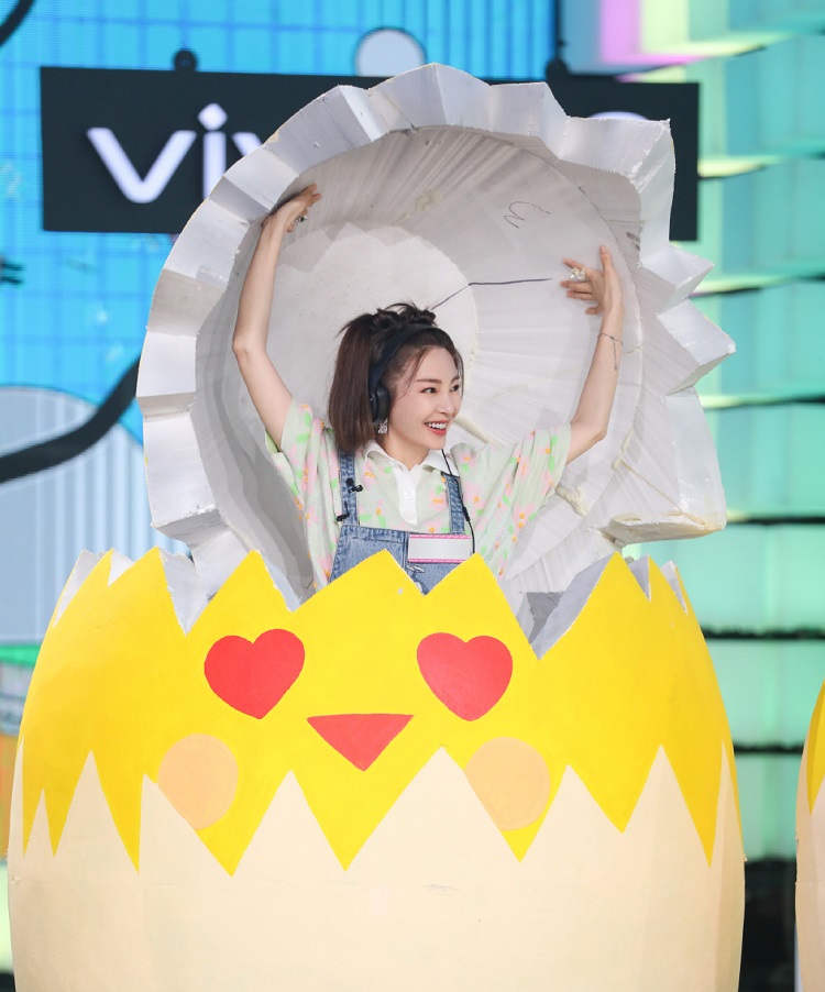 Fans talk about earthy love, Zhang Yuqi complains about greasy, Bai ...