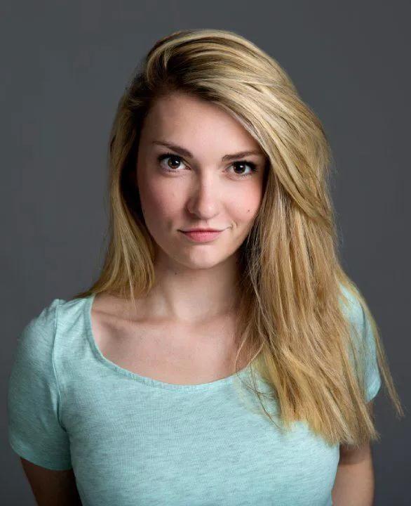 Blonde Catherine Corcoran - iNEWS