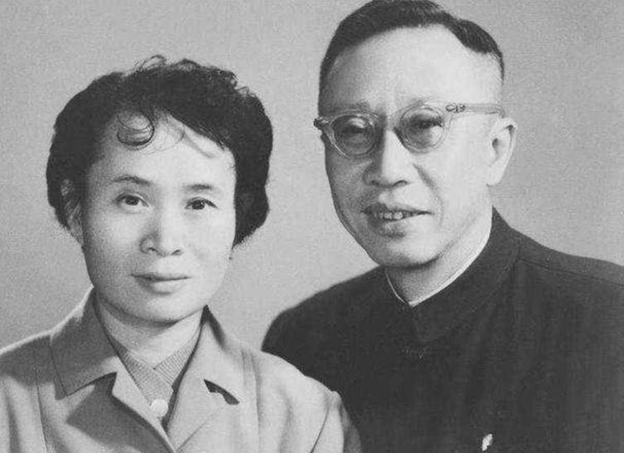 Li Shuxian and Pu Yi had a divorce, and Pu Yi begged his wife: As long ...