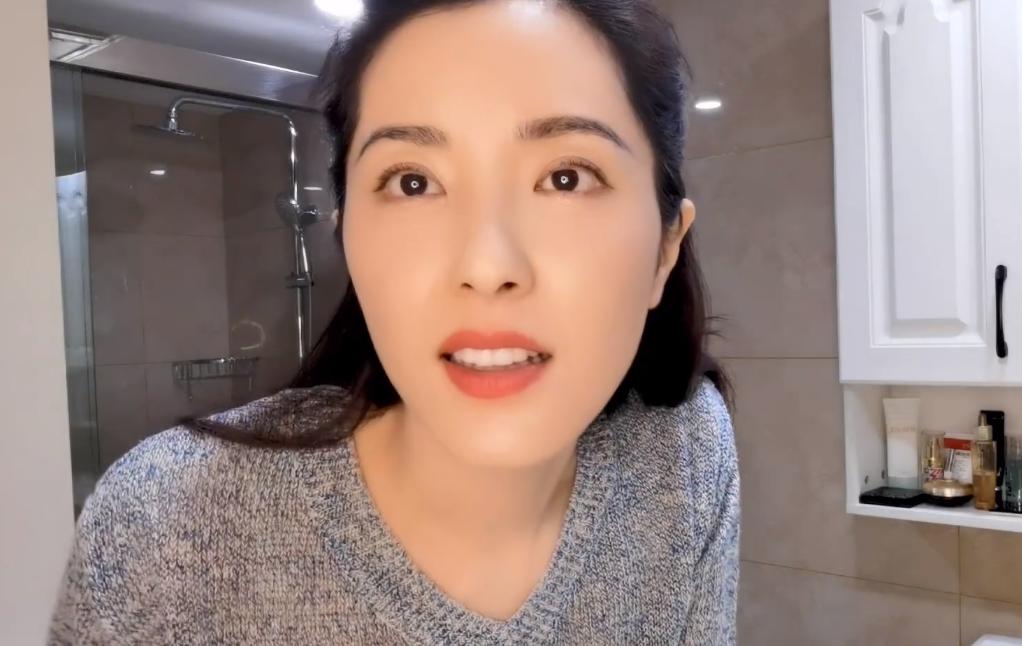 Zeng Li is not afraid of the lens biliary removal makeup, pureng Yan Chao glasses, netizens ...