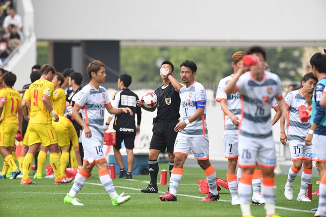 The relationship between the teams in the Japanese second division ...