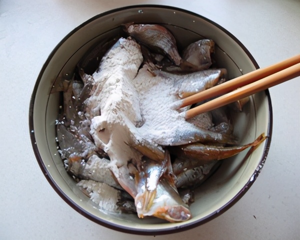 Dry fried gourd fish - iNEWS