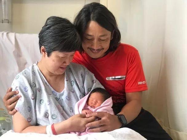 Courage!53-year-old TVB former green leaf Huang Zefeng revealed that he ...