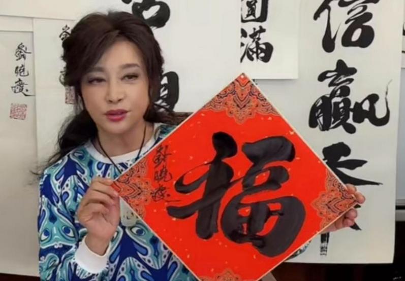 68-year-old Chi Zhongrui brought goods overturned, and netizens laughed ...