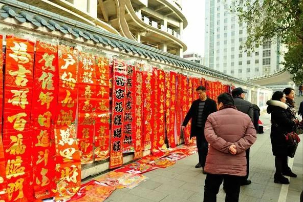 Red and Red Spring Festival Couplets with a strong flavor (Text/Xu Xin ...