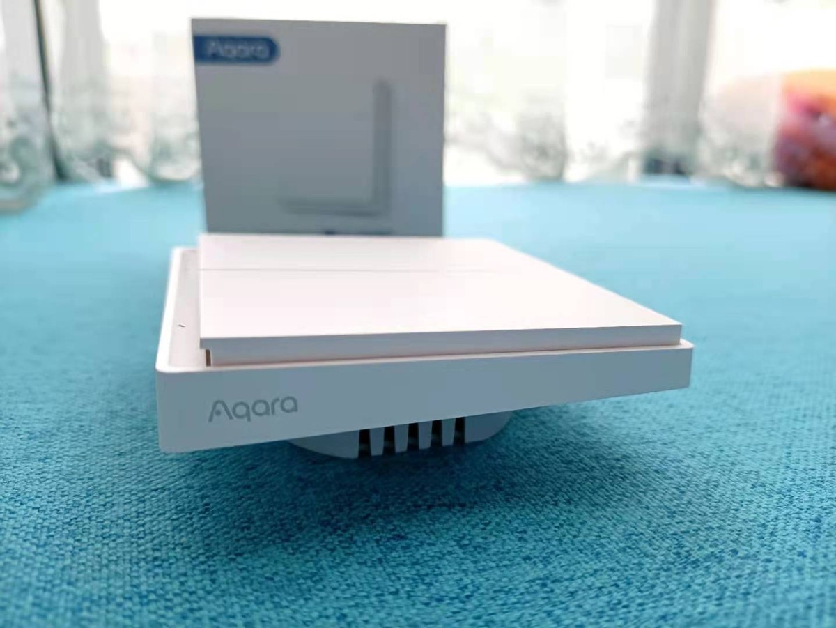 It can be controlled intelligently without changing the lights. Aqara ...