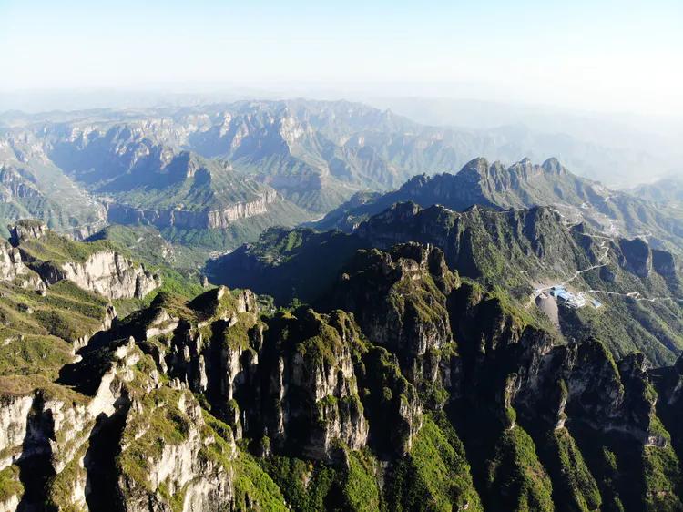 "Tiansheng Bridge" in Goose House Village on Taihang Mountain - iNEWS