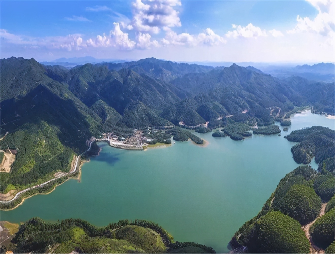 Enping is surprised to see a mountain stream that stretches for ten ...