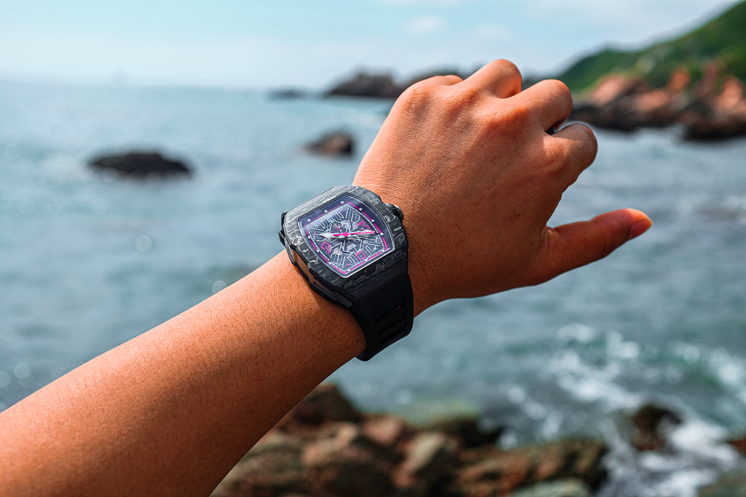 When the tide and the passion of luxury collided, the Italian DAVIS ...