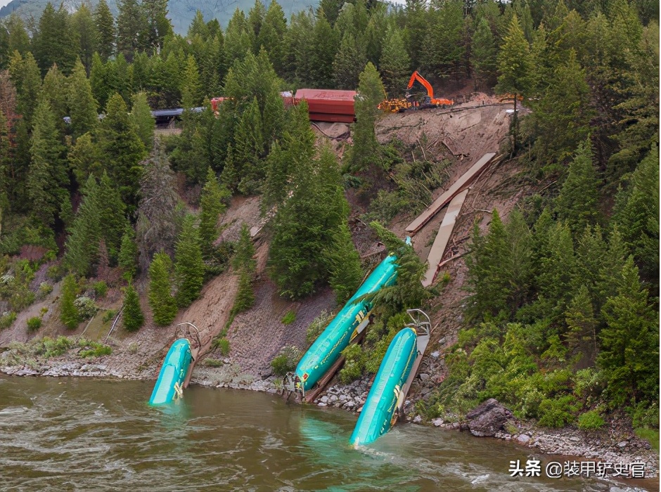 Tragedy caused by rail deformation: Boeing 737 fuselage derailed and ...
