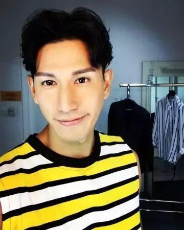 dissatisfied!TVB beauty host Li Yingyi showed a man's hand on her chest ...