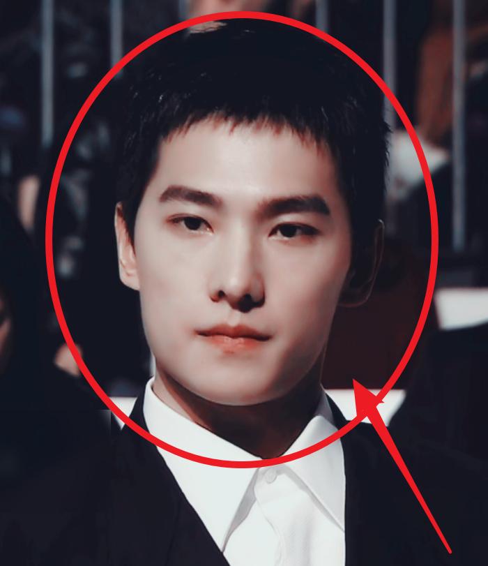 Yang Yang's uniform appearance is exposed, and Di Lieba's face is so ...