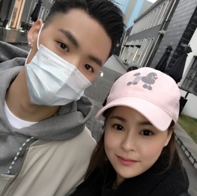 Dong Youlin was exposed to a new relationship, the studio took a photo with his sister to refute ...