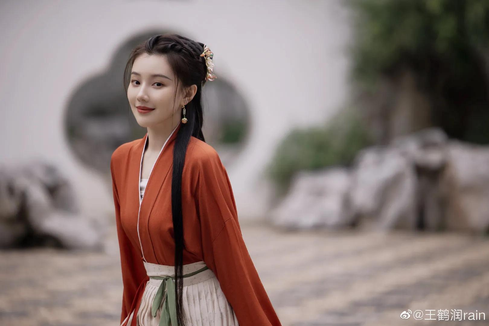 Actor Wang Herun's birthday Hanfu blockbuster - iNEWS