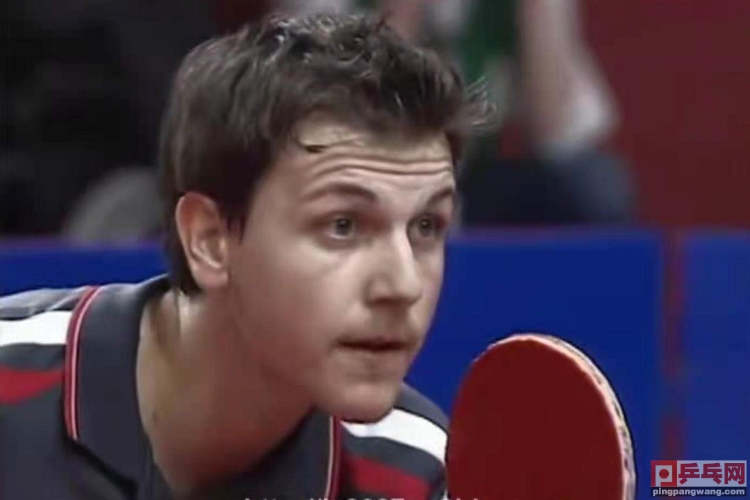 After returning the ball and hitting the beater, Qiu Yike reversed Boll ...