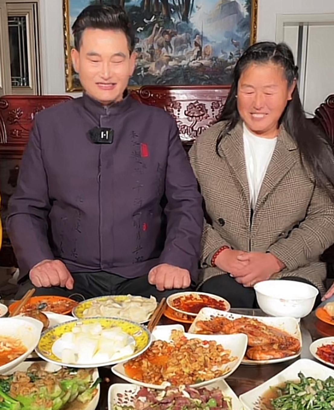 Brother Dayi live broadcasts a rare show of affection: Thanks to Dayi's wife for her dedication ...