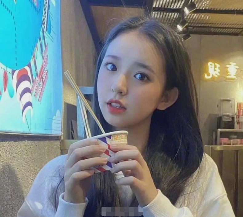 Sister Cheng Xiao is a child star?Recorded the show with Luo Yunxi, and ...