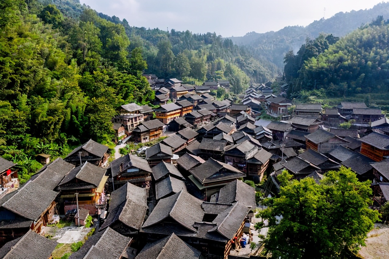 Dali Dong Village, a village hidden deep in the mountains, the scenery ...