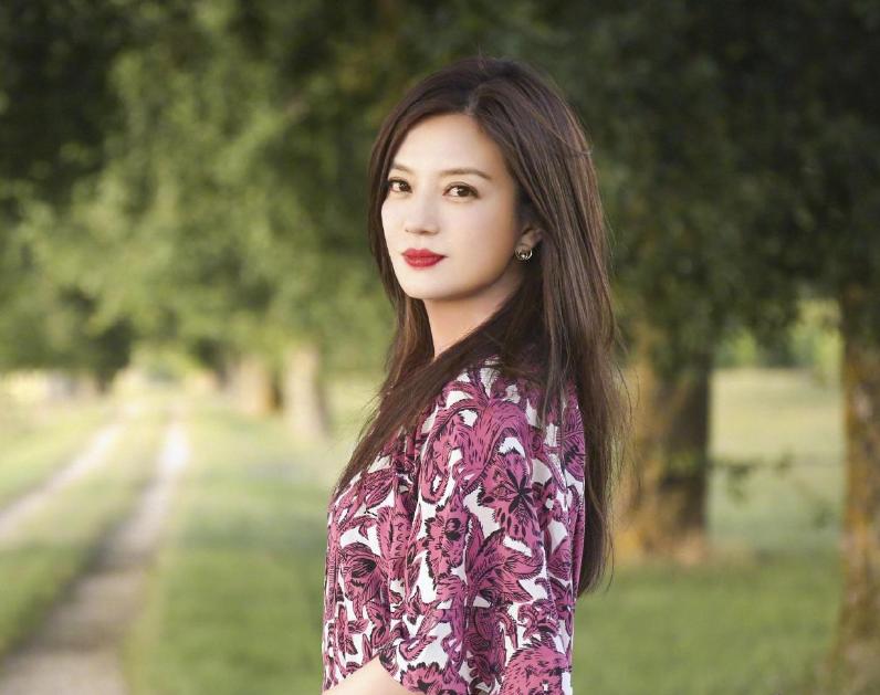 The most beautiful translation official Zhang Jing is popular! I gave ...