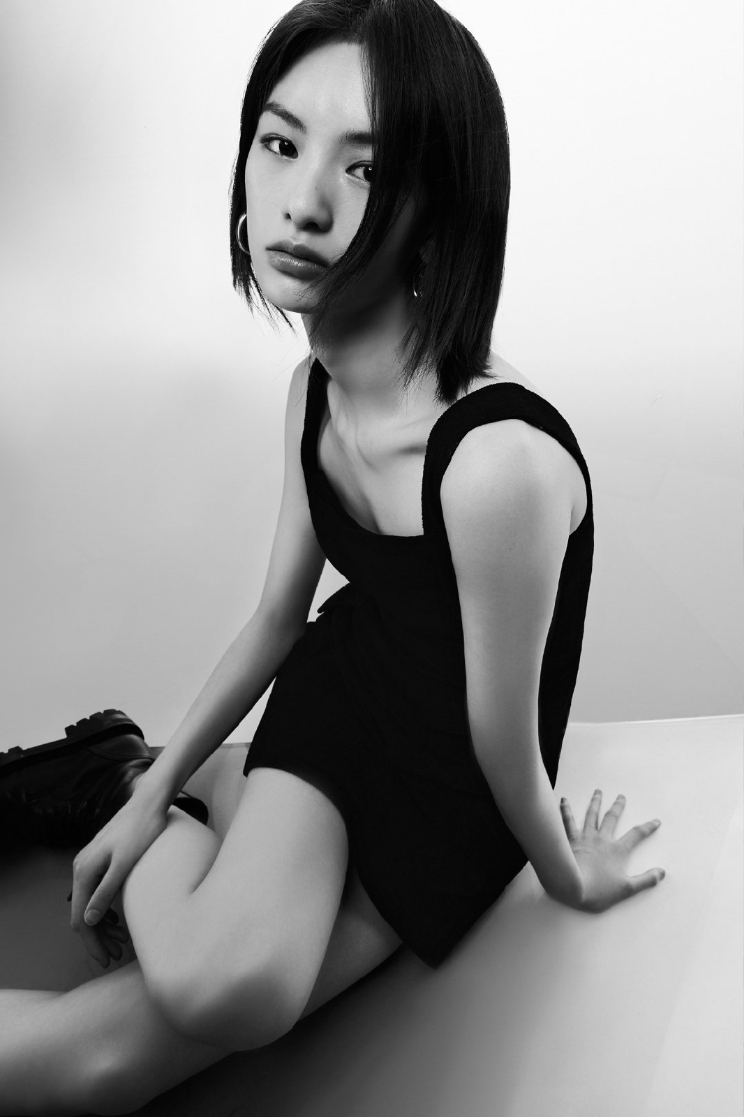 Qiu Tian's commercial, wearing a huge black bow, is a fashionable personality worthy of being ...