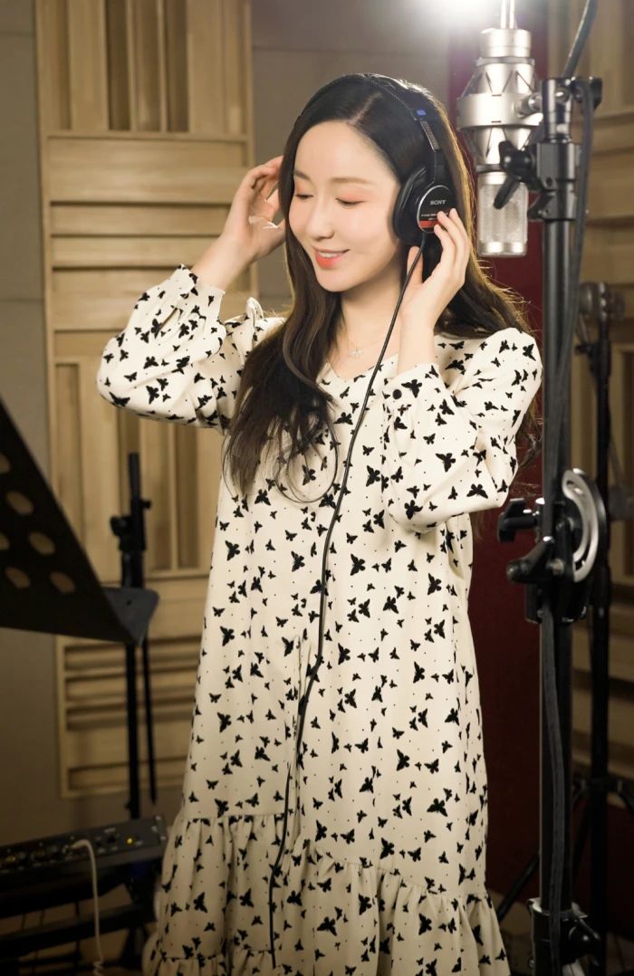 Lou Yixiao wallpaper, her Hu Yifei is deeply rooted in the hearts of the people, Zeng Xiaoxian ...