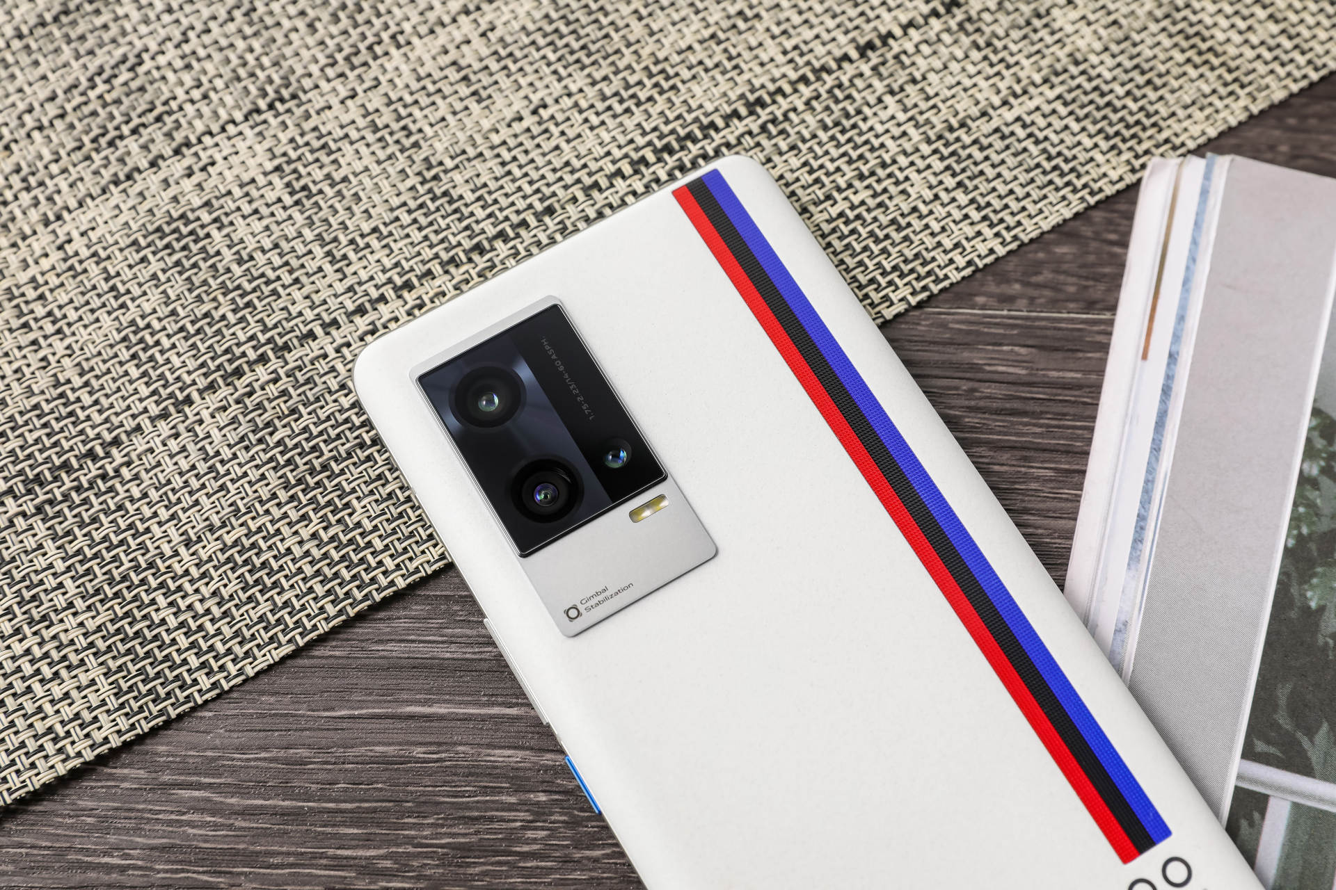 iQOO 8 Pro全面開售！全球第一款三星E5發光材質，最強螢幕手機 - 資訊咖