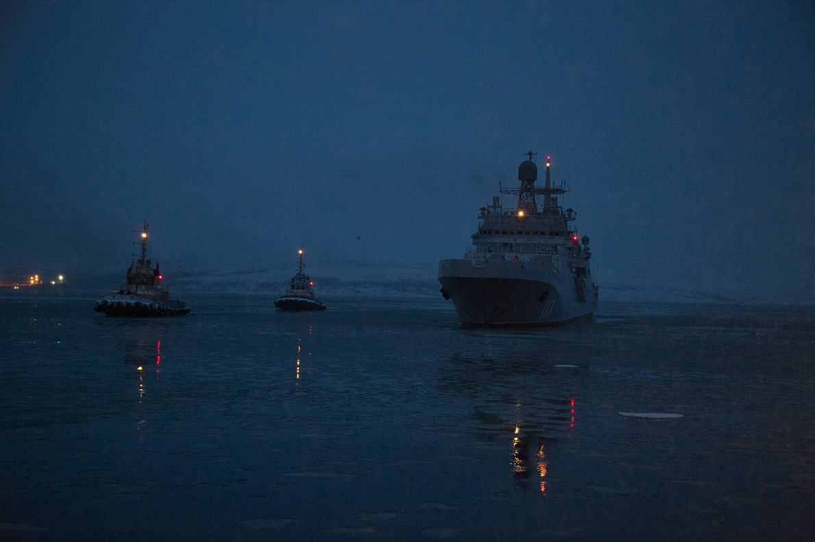 The Russian North Sea Fleet warmly welcomes the amphibious landing ship ...