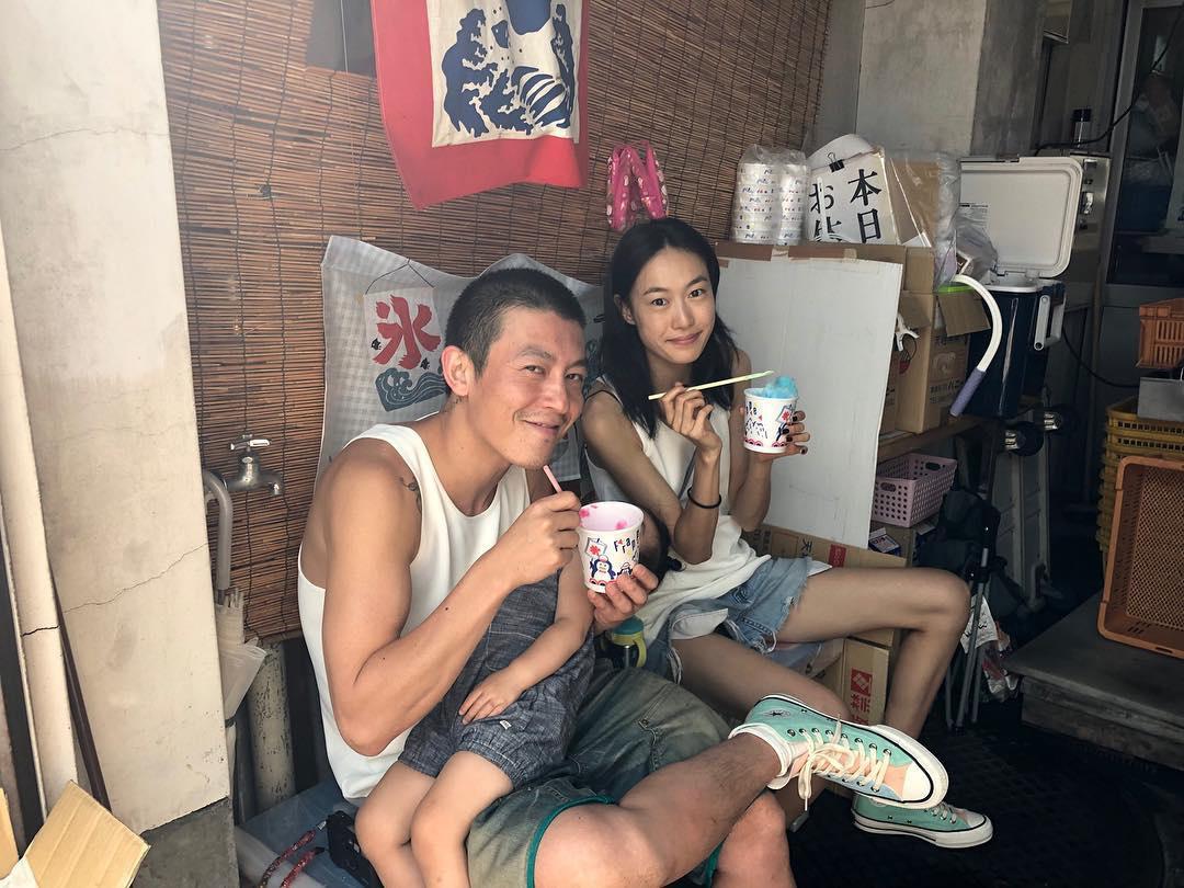 The wife of Huayi divorced him and gave birth to a daughter. After the ...