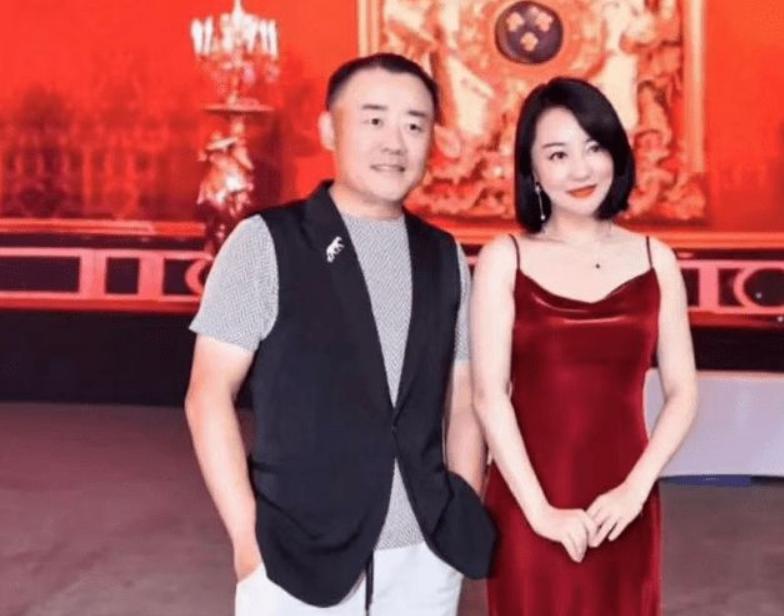 54-year-old Zhou Libo hosts a luxurious banquet!The scene is decorated like a palace, and the ...