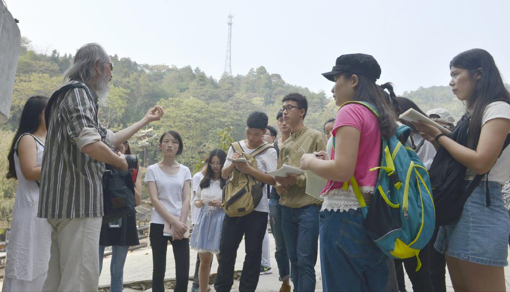 Painter Li Zhuangping: Taking his daughter as a mannequin and not ...