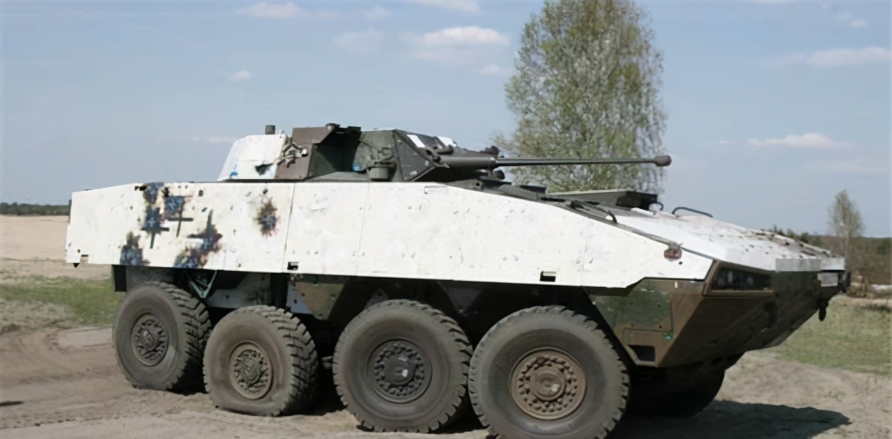 Large eight-wheeled armored vehicles developed by countries all over ...