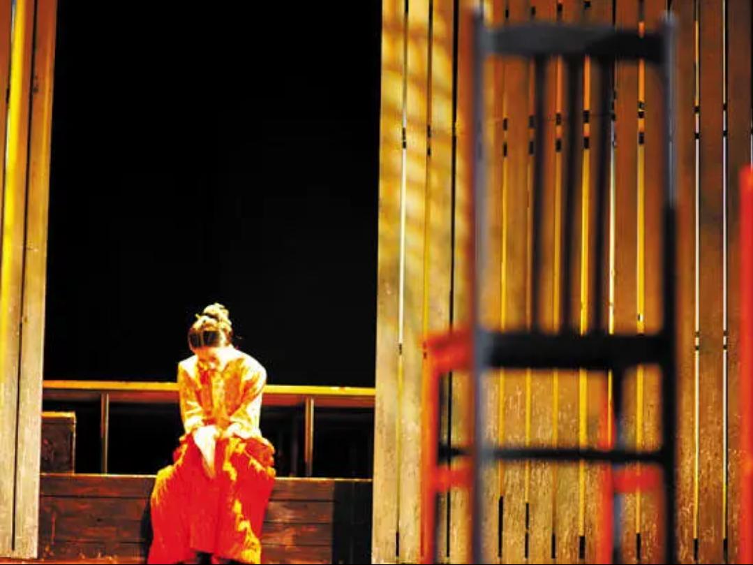 "Golden Lock": Cao Qiqiao's tragic life wearing "golden shackles" - iNEWS