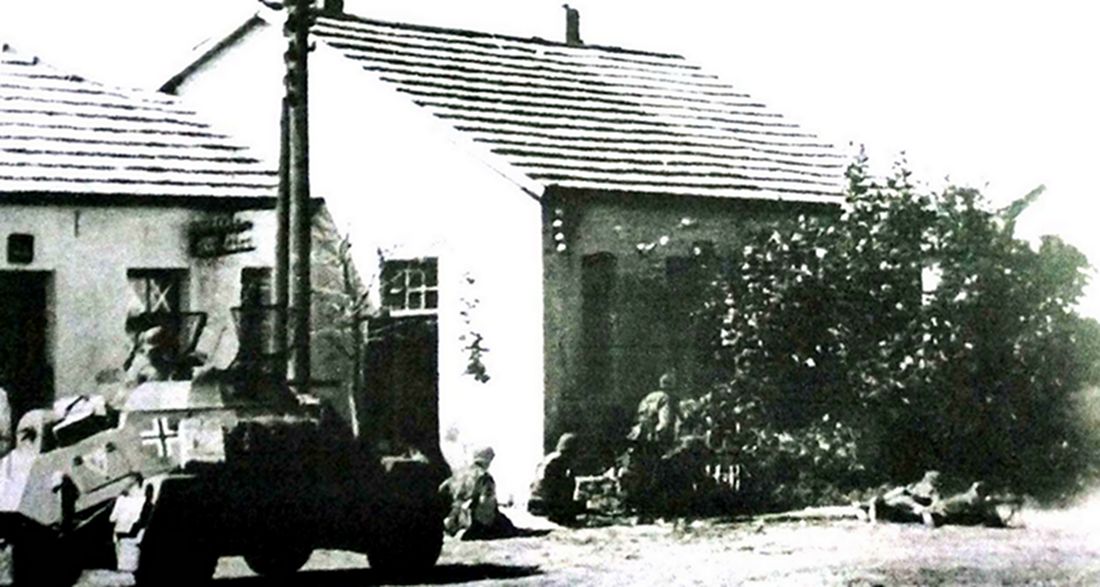 The Sdkfz 221/222 4-wheeled armored reconnaissance vehicle of the ...