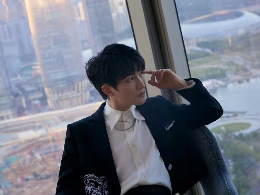 Meet for six years and witness growth!The most popular male singer Zhou ...