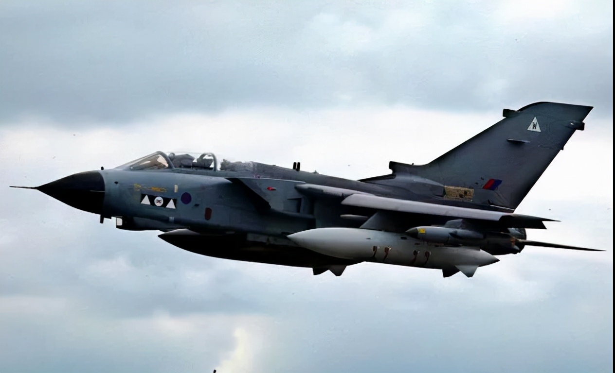 The world's only nuclear-powered bomber can fly 80 times around the ...