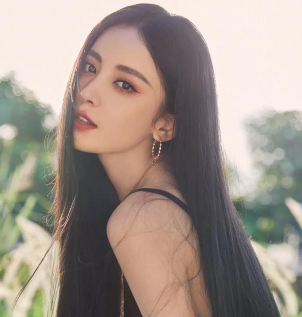 Gu Li Nazha and Guan Xiaotong are more beautiful in the same frame, Gu ...